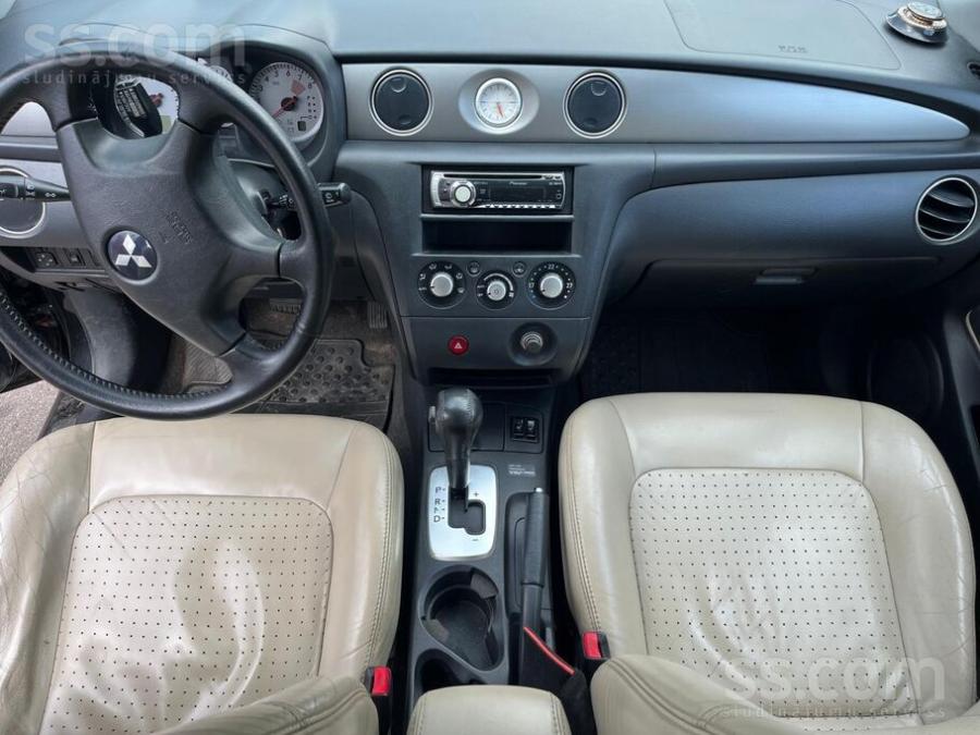 Black Mitsubishi Outlander 2007 in Riga, with an engine capacity of 2.40 L and mileage of 287 thousand km for 1400 €, photo 9 on AUTOMOTO.COM.LV