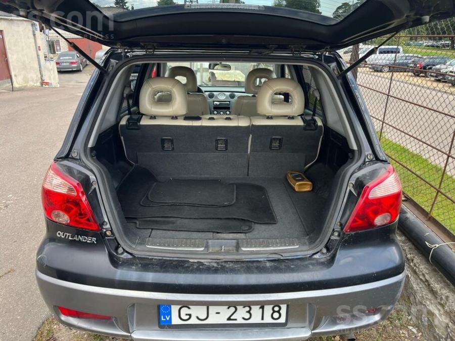 Black Mitsubishi Outlander 2007 in Riga, with an engine capacity of 2.40 L and mileage of 287 thousand km for 1400 €, photo 11 on AUTOMOTO.COM.LV