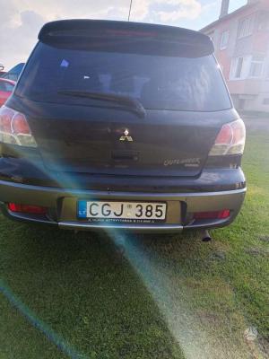 Black Mitsubishi Outlander 2007 in Kretinga, with an engine capacity of 2.38 L and mileage of 222 thousand km for 2000 €, photo 4 on AUTOMOTO.COM.LV