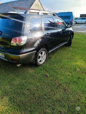 Black Mitsubishi Outlander 2007 in Kretinga, with an engine capacity of 2.38 L and mileage of 222 thousand km for 2000 €, photo 5 on AUTOMOTO.COM.LV