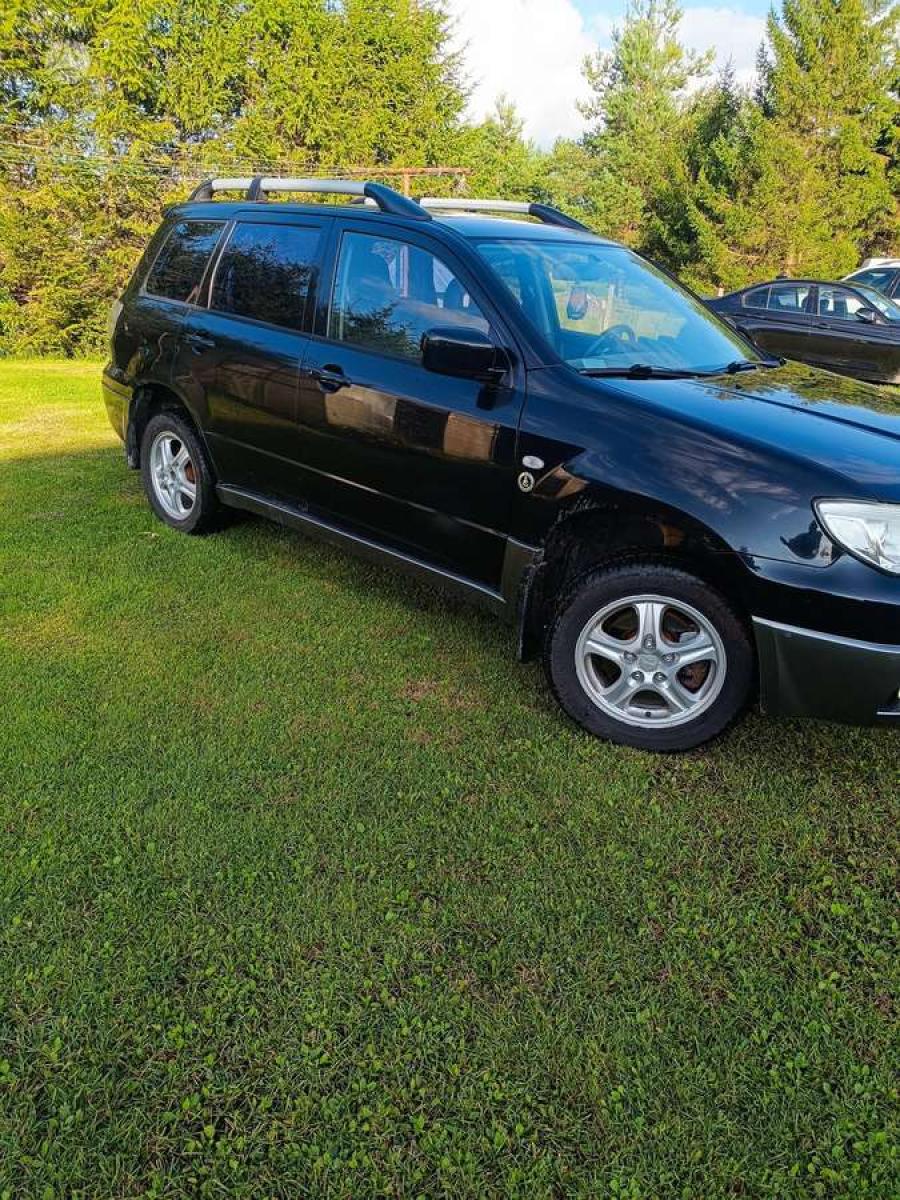 Black Mitsubishi Outlander 2007 in Kretinga, with an engine capacity of 2.38 L and mileage of 222 thousand km for 2000 €, photo 6 on AUTOMOTO.COM.LV