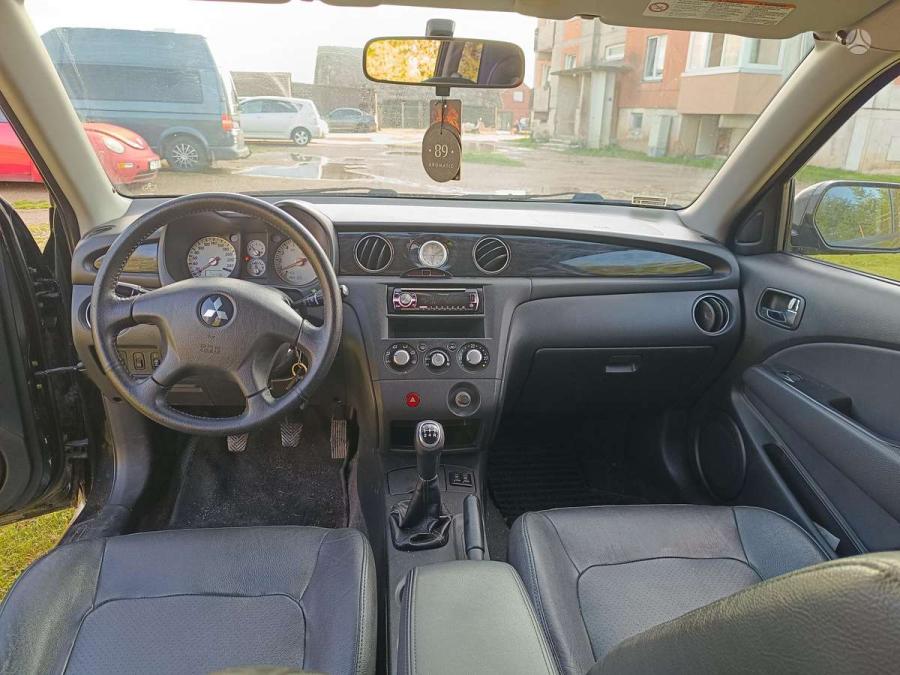 Black Mitsubishi Outlander 2007 in Kretinga, with an engine capacity of 2.38 L and mileage of 222 thousand km for 2000 €, photo 10 on AUTOMOTO.COM.LV