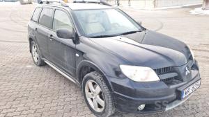 Melns Mitsubishi Outlander 2007 Rīga, ar dzinēja tilpumu 2.40 L un nobraukumu 262 tūkst. km par 1000 €, foto 3 vietnē AUTOMOTO.COM.LV