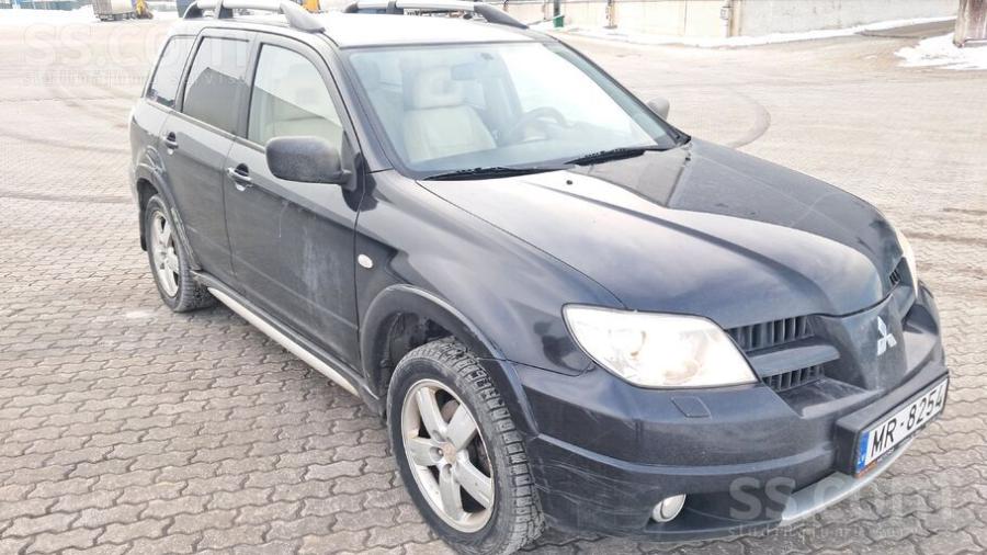 Melns Mitsubishi Outlander 2007 Rīga, ar dzinēja tilpumu 2.40 L un nobraukumu 262 tūkst. km par 1000 €, foto 3 vietnē AUTOMOTO.COM.LV