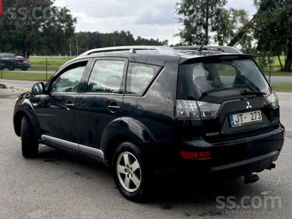 Black Mitsubishi Outlander 2007 in Riga, with an engine capacity of 2.00 L and mileage of 352 thousand km for 2090 €, photo 4 on AUTOMOTO.COM.LV