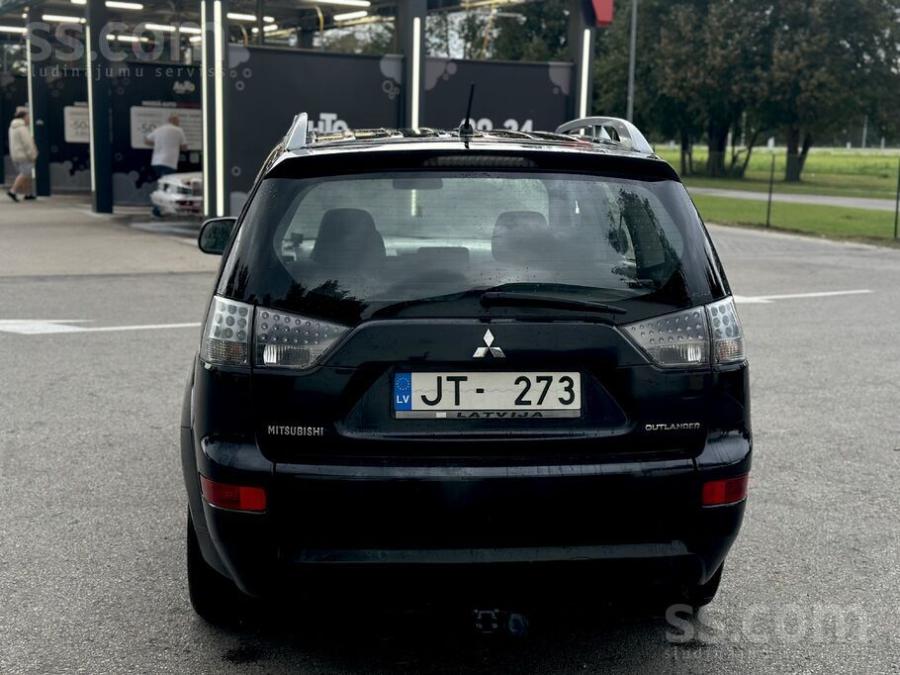 Black Mitsubishi Outlander 2007 in Riga, with an engine capacity of 2.00 L and mileage of 352 thousand km for 2090 €, photo 5 on AUTOMOTO.COM.LV