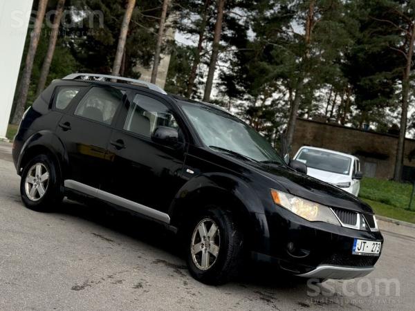 Black Mitsubishi Outlander 2007 in Riga, with an engine capacity of 2.00 L and mileage of 352 thousand km for 2090 €, photo 7 on AUTOMOTO.COM.LV