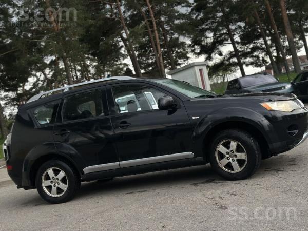 Black Mitsubishi Outlander 2007 in Riga, with an engine capacity of 2.00 L and mileage of 352 thousand km for 2090 €, photo 8 on AUTOMOTO.COM.LV
