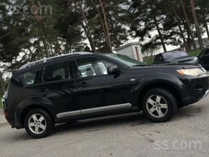 Black Mitsubishi Outlander 2007 in Riga, with an engine capacity of 2.00 L and mileage of 352 thousand km for 2090 €, photo 8 on AUTOMOTO.COM.LV