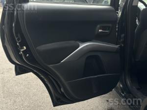 Black Mitsubishi Outlander 2007 in Riga, with an engine capacity of 2.00 L and mileage of 352 thousand km for 2090 €, photo 11 on AUTOMOTO.COM.LV