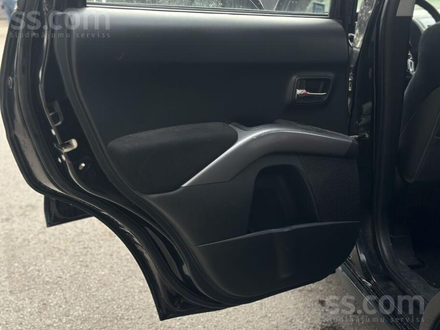 Black Mitsubishi Outlander 2007 in Riga, with an engine capacity of 2.00 L and mileage of 352 thousand km for 2090 €, photo 11 on AUTOMOTO.COM.LV
