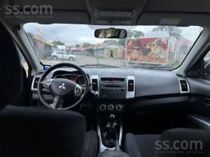 Black Mitsubishi Outlander 2007 in Riga, with an engine capacity of 2.00 L and mileage of 352 thousand km for 2090 €, photo 14 on AUTOMOTO.COM.LV