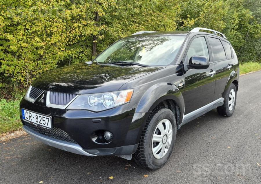 Black Mitsubishi Outlander 2007 in Jelgava, with an engine capacity of 2.00 L and mileage of 145 thousand km for 4100 €, photo 5 on AUTOMOTO.COM.LV