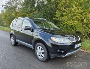 Black Mitsubishi Outlander 2007 in Jelgava, with an engine capacity of 2.00 L and mileage of 145 thousand km for 4100 €, photo 7 on AUTOMOTO.COM.LV