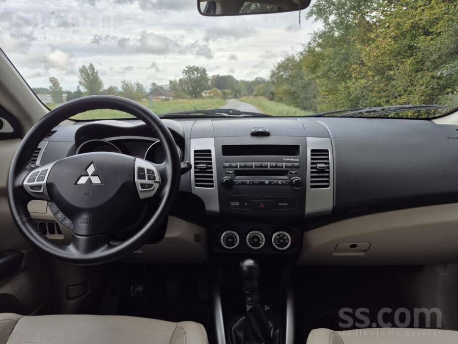 Black Mitsubishi Outlander 2007 in Jelgava, with an engine capacity of 2.00 L and mileage of 145 thousand km for 4100 €, photo 11 on AUTOMOTO.COM.LV