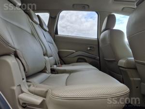 Black Mitsubishi Outlander 2007 in Jelgava, with an engine capacity of 2.00 L and mileage of 145 thousand km for 4100 €, photo 14 on AUTOMOTO.COM.LV