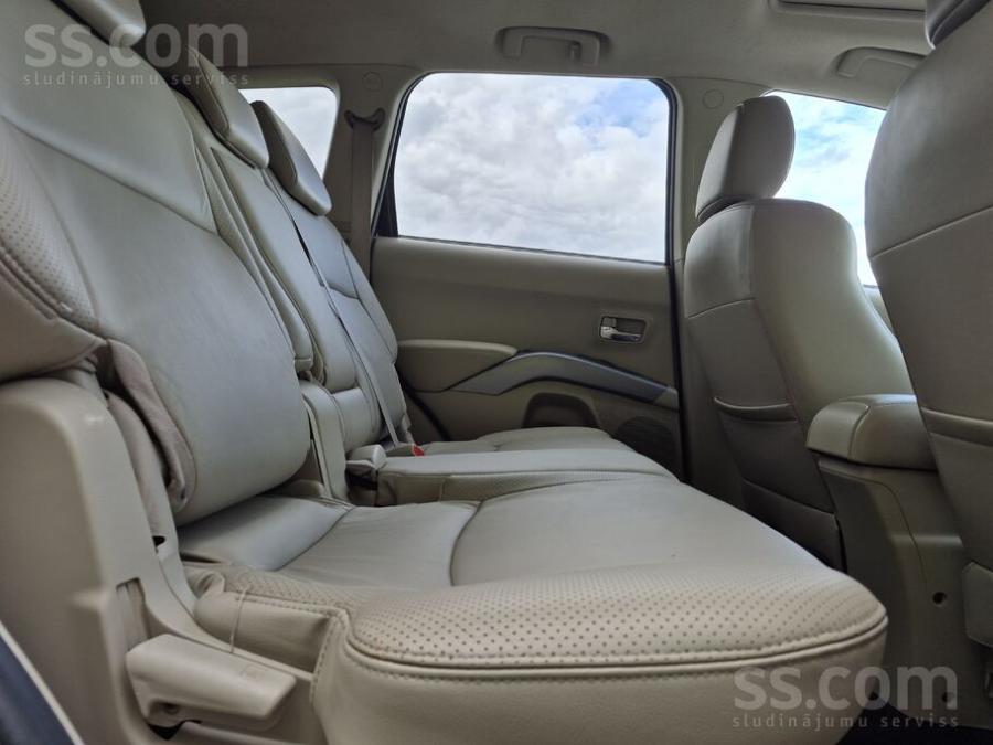 Black Mitsubishi Outlander 2007 in Jelgava, with an engine capacity of 2.00 L and mileage of 145 thousand km for 4100 €, photo 14 on AUTOMOTO.COM.LV