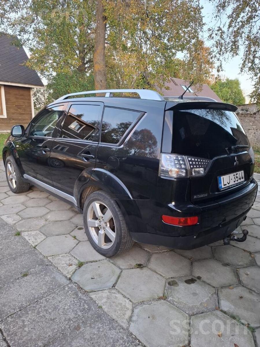 Melns Mitsubishi Outlander 2007 Jūrmala, ar dzinēja tilpumu 2.00 L un nobraukumu 225 tūkst. km par 2800 €, foto 4 vietnē AUTOMOTO.COM.LV