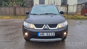 Black Mitsubishi Outlander 2008 in Ogre, with an engine capacity of 2.00 L and mileage of 339 thousand km for 3250 €, photo 3 on AUTOMOTO.COM.LV
