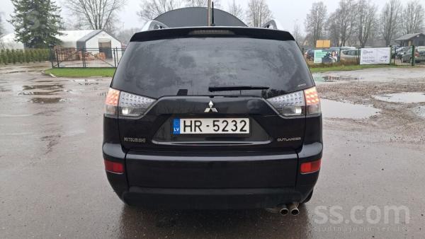 Melns Mitsubishi Outlander 2008 Ogre, ar dzinēja tilpumu 2.00 L un nobraukumu 339 tūkst. km par 3350 €, foto 7 vietnē AUTOMOTO.COM.LV