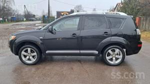 Melns Mitsubishi Outlander 2008 Ogre, ar dzinēja tilpumu 2.00 L un nobraukumu 339 tūkst. km par 3350 €, foto 8 vietnē AUTOMOTO.COM.LV