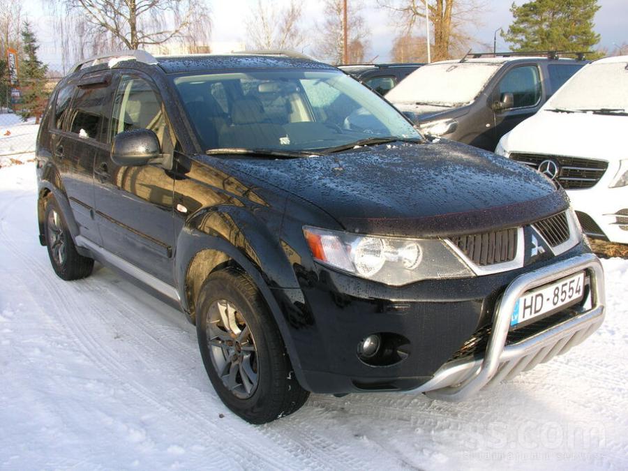 Black Mitsubishi Outlander 2008 in Riga, with an engine capacity of 2.40 L and mileage of 0 thousand km for 2800 €, photo 2 on AUTOMOTO.COM.LV