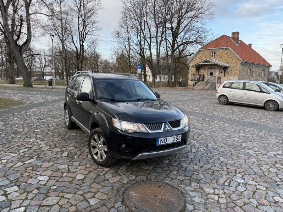 Melns Mitsubishi Outlander 2008 Jēkabpils, ar dzinēja tilpumu 2.20 L un nobraukumu 270 tūkst. km par 4450 €, foto 2 vietnē AUTOMOTO.COM.LV