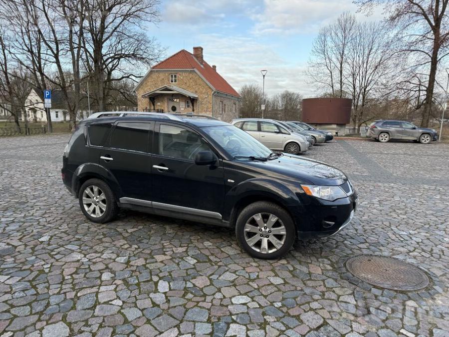 Melns Mitsubishi Outlander 2008 Jēkabpils, ar dzinēja tilpumu 2.20 L un nobraukumu 270 tūkst. km par 4450 €, foto 3 vietnē AUTOMOTO.COM.LV