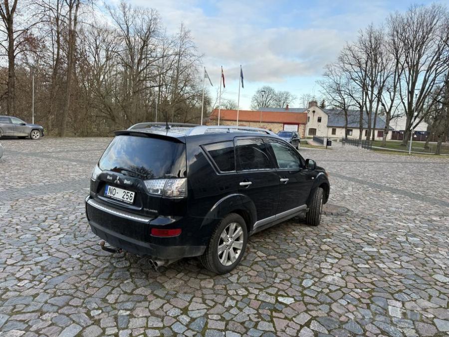 Melns Mitsubishi Outlander 2008 Jēkabpils, ar dzinēja tilpumu 2.20 L un nobraukumu 270 tūkst. km par 4450 €, foto 4 vietnē AUTOMOTO.COM.LV