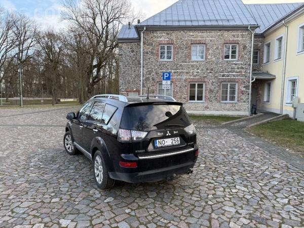 Melns Mitsubishi Outlander 2008 Jēkabpils, ar dzinēja tilpumu 2.20 L un nobraukumu 270 tūkst. km par 4450 €, foto 5 vietnē AUTOMOTO.COM.LV