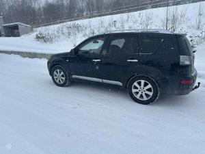 Black Mitsubishi Outlander 2008 in Jonava, with an engine capacity of 1.97 L and mileage of 320 thousand km for 1800 €, photo 5 on AUTOMOTO.COM.LV