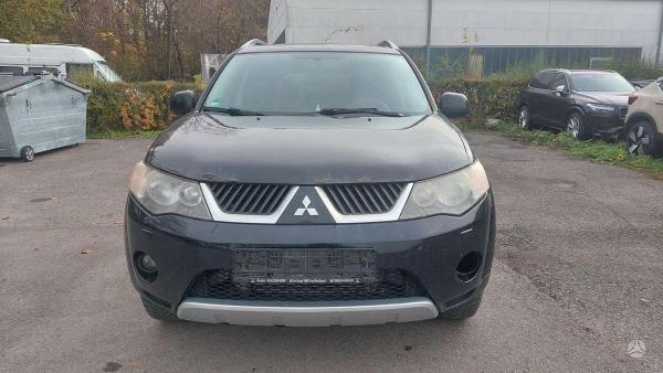 Melns Mitsubishi Outlander 2008 Panevēža, ar dzinēja tilpumu 1.97 L un nobraukumu 405 tūkst. km par 2500 €, foto 1 vietnē AUTOMOTO.COM.LV