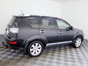 Black Mitsubishi Outlander 2008 in Tallinn, with an engine capacity of 2.00 L and mileage of 317 thousand km for 2499 €, photo 3 on AUTOMOTO.COM.LV