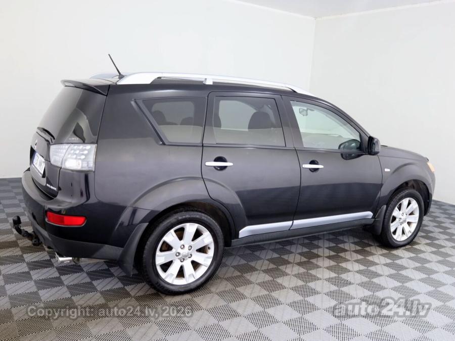 Black Mitsubishi Outlander 2008 in Tallinn, with an engine capacity of 2.00 L and mileage of 317 thousand km for 2499 €, photo 3 on AUTOMOTO.COM.LV