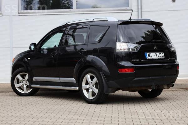 Melns Mitsubishi Outlander 2008 Rīga, ar dzinēja tilpumu 2.40 L un nobraukumu 0 tūkst. km par 2995 €, foto 3 vietnē AUTOMOTO.COM.LV