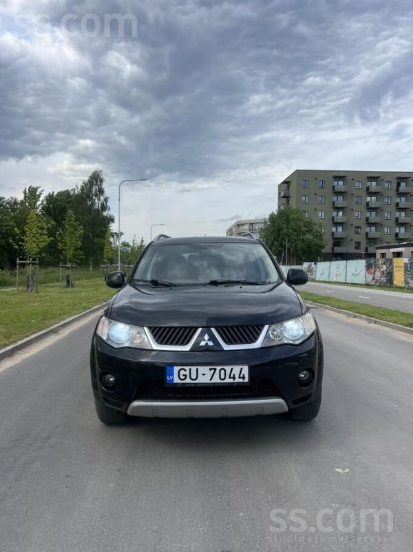 Melns Mitsubishi Outlander 2008 Rīga, ar dzinēja tilpumu 2.40 L un nobraukumu 260 tūkst. km par 1990 €, foto 1 vietnē AUTOMOTO.COM.LV