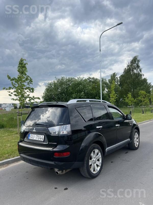 Melns Mitsubishi Outlander 2008 Rīga, ar dzinēja tilpumu 2.40 L un nobraukumu 260 tūkst. km par 1990 €, foto 4 vietnē AUTOMOTO.COM.LV
