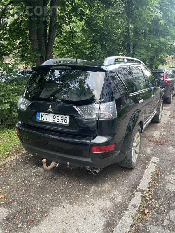 Black Mitsubishi Outlander 2008 in Jurmala, with an engine capacity of 2.20 L and mileage of 342 thousand km for 2500 €, photo 3 on AUTOMOTO.COM.LV