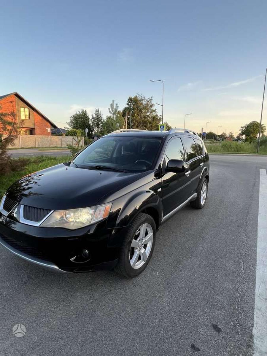 Black Mitsubishi Outlander 2008 in Kaunas, with an engine capacity of 2.20 L and mileage of 271 thousand km for 3150 €, photo 3 on AUTOMOTO.COM.LV