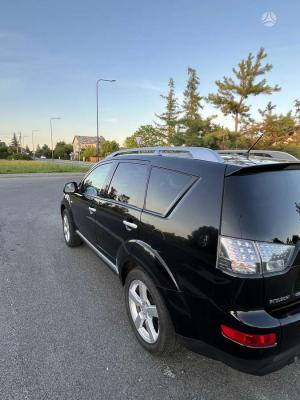 Black Mitsubishi Outlander 2008 in Kaunas, with an engine capacity of 2.20 L and mileage of 271 thousand km for 3150 €, photo 4 on AUTOMOTO.COM.LV