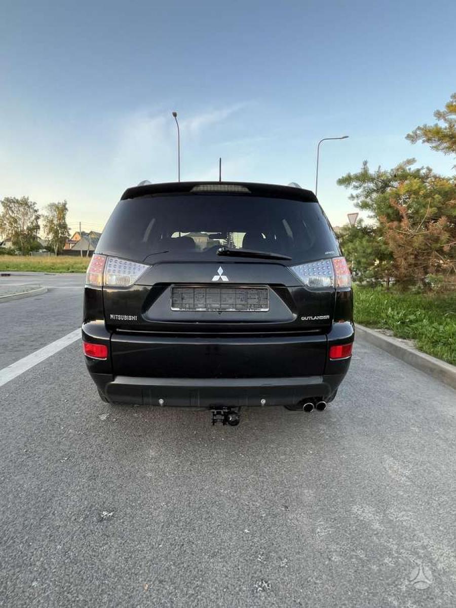 Black Mitsubishi Outlander 2008 in Kaunas, with an engine capacity of 2.20 L and mileage of 271 thousand km for 3150 €, photo 5 on AUTOMOTO.COM.LV