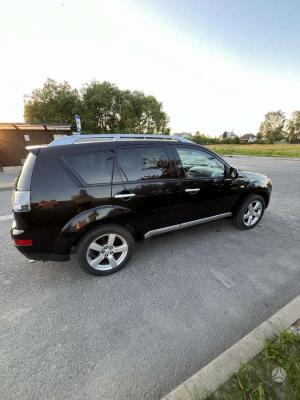 Black Mitsubishi Outlander 2008 in Kaunas, with an engine capacity of 2.20 L and mileage of 271 thousand km for 3150 €, photo 8 on AUTOMOTO.COM.LV