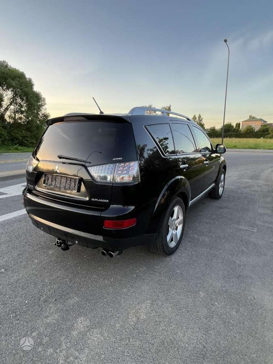 Black Mitsubishi Outlander 2008 in Kaunas, with an engine capacity of 2.20 L and mileage of 271 thousand km for 3150 €, photo 9 on AUTOMOTO.COM.LV