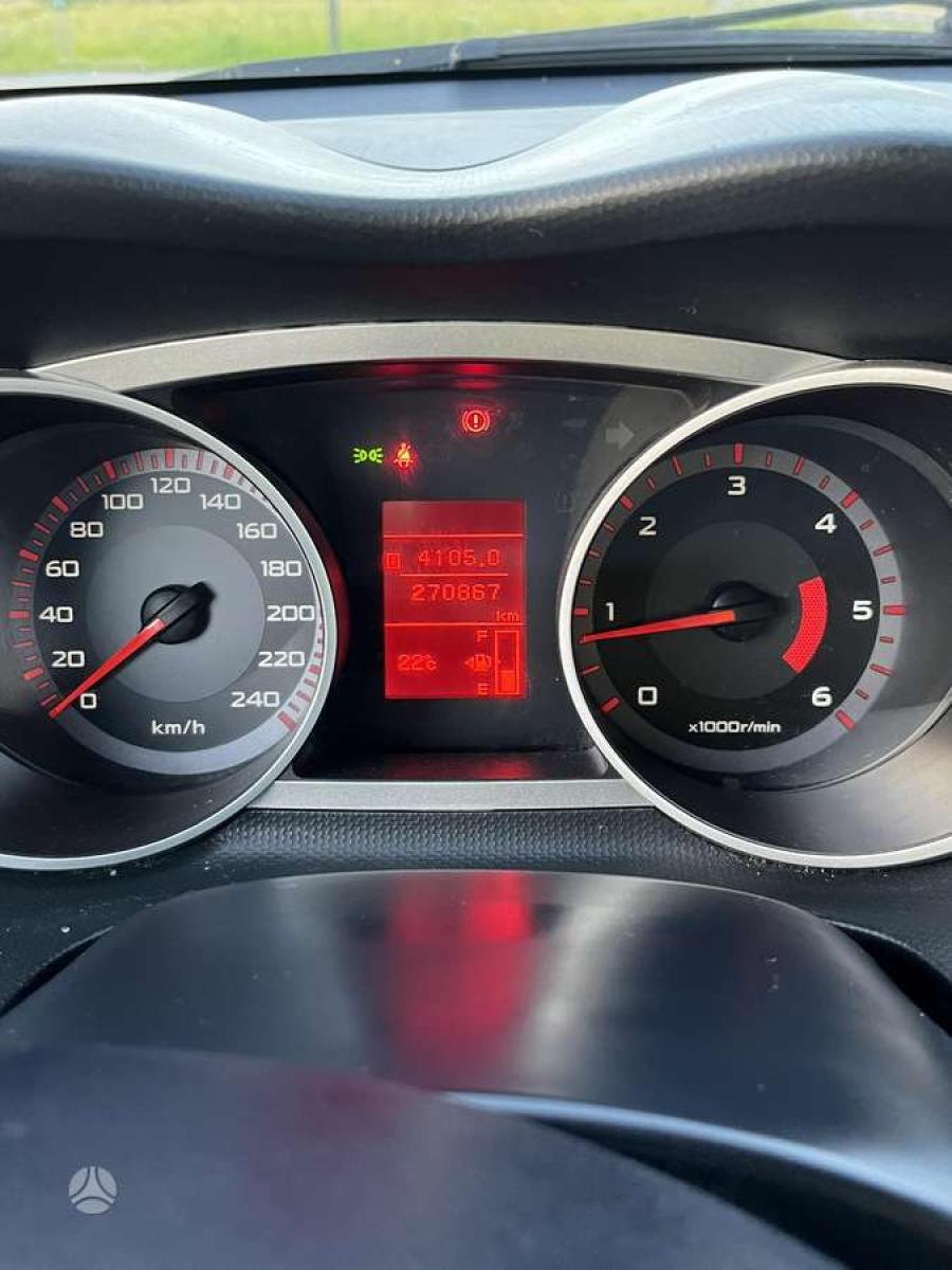 Black Mitsubishi Outlander 2008 in Kaunas, with an engine capacity of 2.20 L and mileage of 271 thousand km for 3150 €, photo 14 on AUTOMOTO.COM.LV