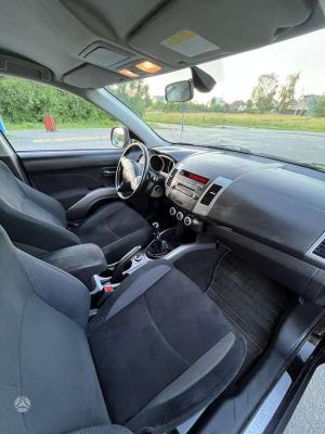 Black Mitsubishi Outlander 2008 in Kaunas, with an engine capacity of 2.20 L and mileage of 271 thousand km for 3150 €, photo 19 on AUTOMOTO.COM.LV