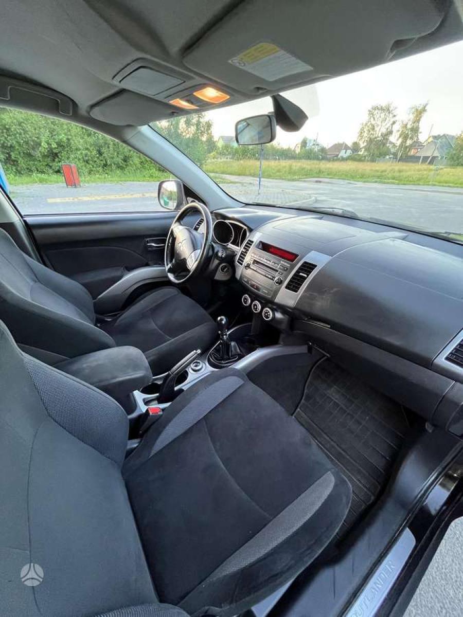 Black Mitsubishi Outlander 2008 in Kaunas, with an engine capacity of 2.20 L and mileage of 271 thousand km for 3150 €, photo 19 on AUTOMOTO.COM.LV