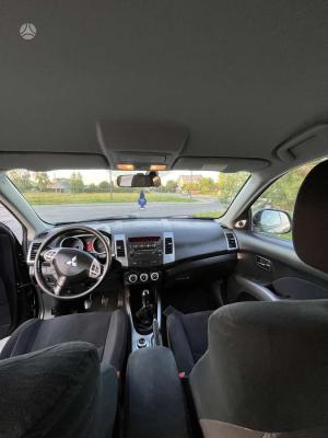 Black Mitsubishi Outlander 2008 in Kaunas, with an engine capacity of 2.20 L and mileage of 271 thousand km for 3150 €, photo 21 on AUTOMOTO.COM.LV