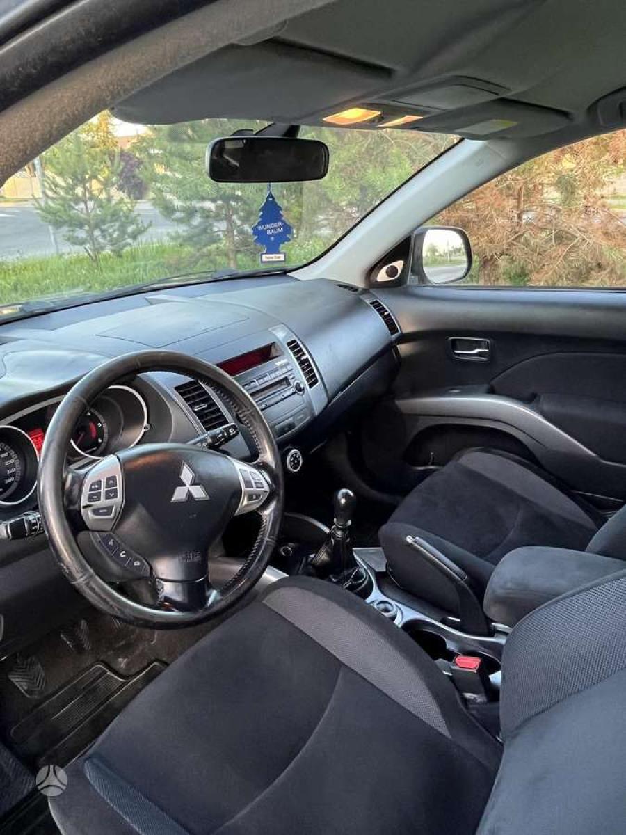 Black Mitsubishi Outlander 2008 in Kaunas, with an engine capacity of 2.20 L and mileage of 271 thousand km for 3150 €, photo 22 on AUTOMOTO.COM.LV