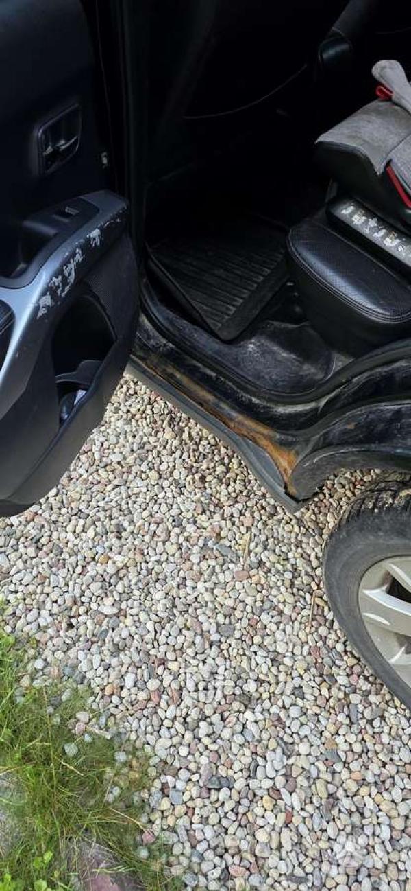 Melns Mitsubishi Outlander 2008 Utena, ar dzinēja tilpumu 2.18 L un nobraukumu 420 tūkst. km par 2200 €, foto 5 vietnē AUTOMOTO.COM.LV
