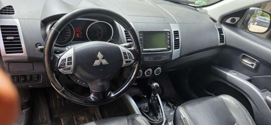 Melns Mitsubishi Outlander 2008 Utena, ar dzinēja tilpumu 2.18 L un nobraukumu 420 tūkst. km par 2200 €, foto 7 vietnē AUTOMOTO.COM.LV